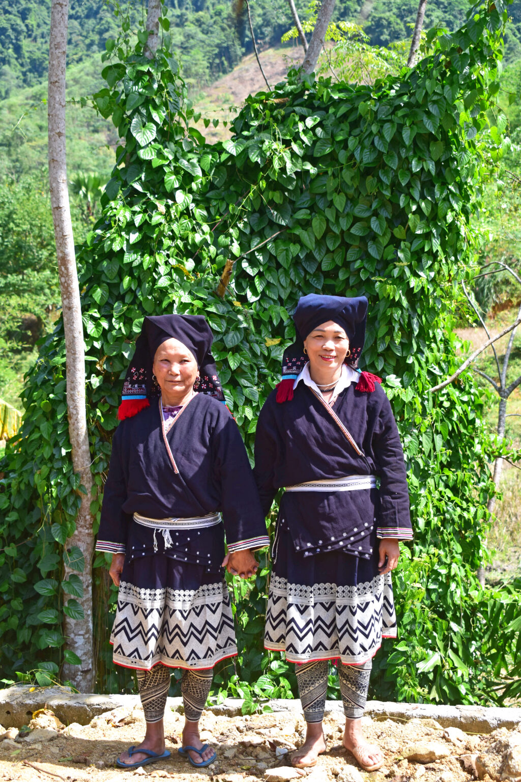 The beauty of Dao Tien women’s costumes in Phu Tho province - VNAT's ...