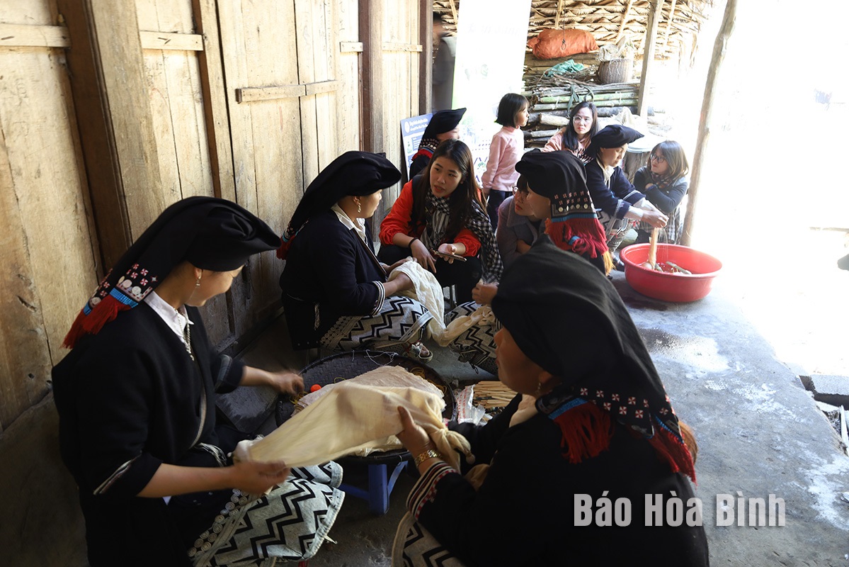 Dao Tien ethnic village in Hoa Binh combines tourism with cultural preservation - VNAT's webpage ...