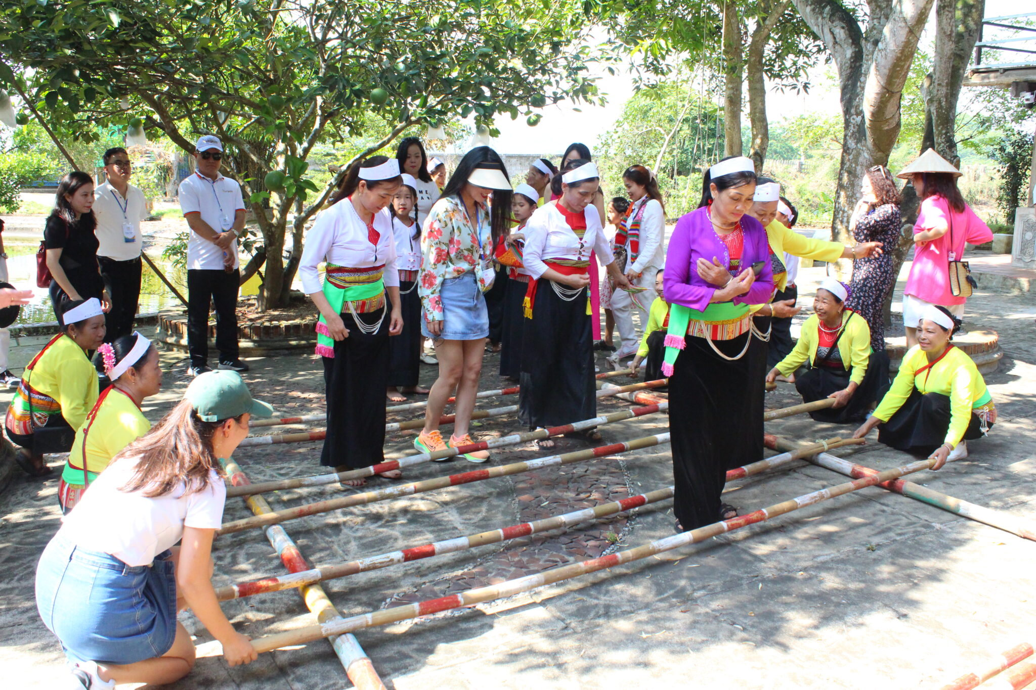 Bamboo dancing - a unique cultural feature of the Northwest people ...